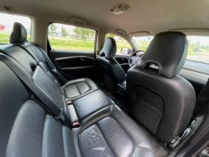 Black Volvo XC70 2008 in Riga, with an engine capacity of 2.40 L and mileage of 320 thousand km for 6990 €, photo 6 on AUTOMOTO.COM.LV