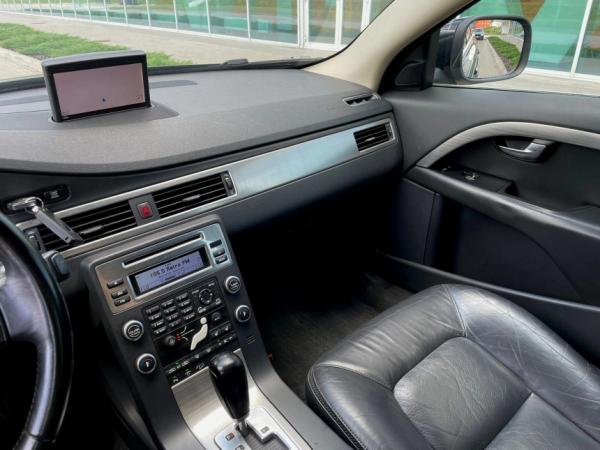 Melns Volvo XC70 2008 Rīga, ar dzinēja tilpumu 2.40 L un nobraukumu 320 tūkst. km par 6990 €, foto 8 vietnē AUTOMOTO.COM.LV