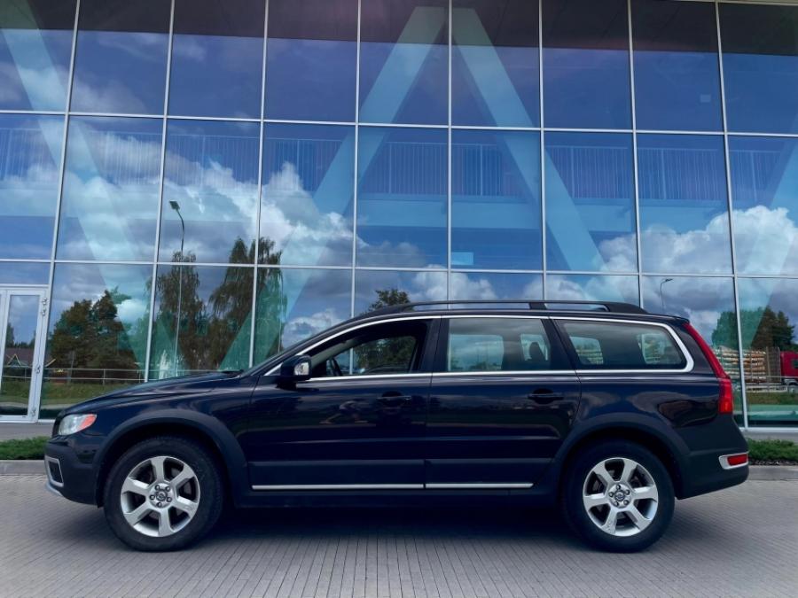 Black Volvo XC70 2008 in Riga, with an engine capacity of 2.40 L and mileage of 320 thousand km for 6990 €, photo 10 on AUTOMOTO.COM.LV