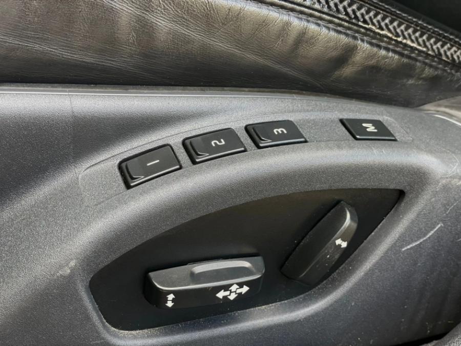 Black Volvo XC70 2008 in Riga, with an engine capacity of 2.40 L and mileage of 320 thousand km for 6990 €, photo 15 on AUTOMOTO.COM.LV