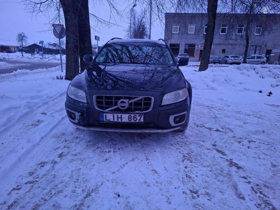 Black Volvo XC70 2009 in Silute, with an engine capacity of 2.40 L and mileage of 473 thousand km for 3000 €, photo 1 on AUTOMOTO.COM.LV