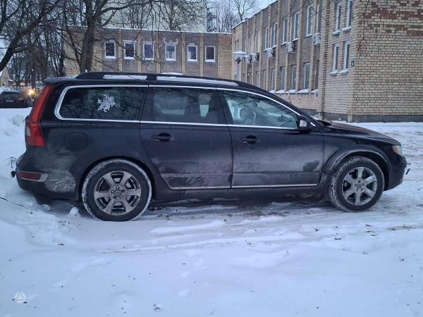 Melns Volvo XC70 2009 Šilutė, ar dzinēja tilpumu 2.40 L un nobraukumu 473 tūkst. km par 3000 €, foto 4 vietnē AUTOMOTO.COM.LV