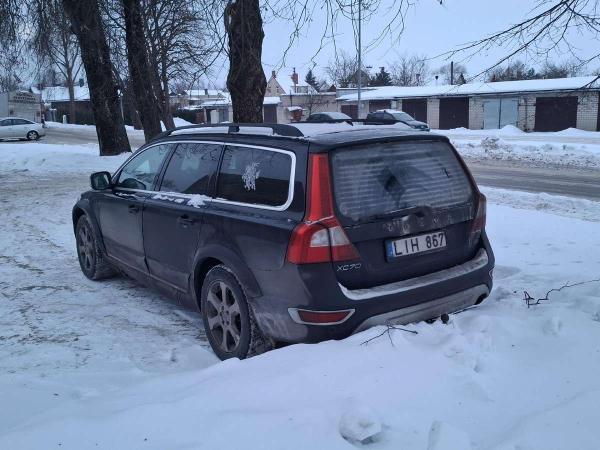 Melns Volvo XC70 2009 Šilutė, ar dzinēja tilpumu 2.40 L un nobraukumu 473 tūkst. km par 3000 €, foto 7 vietnē AUTOMOTO.COM.LV
