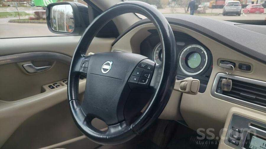 Melns Volvo XC70 2009 Rīga, ar dzinēja tilpumu 2.40 L un nobraukumu 0 tūkst. km par 4600 €, foto 24 vietnē AUTOMOTO.COM.LV