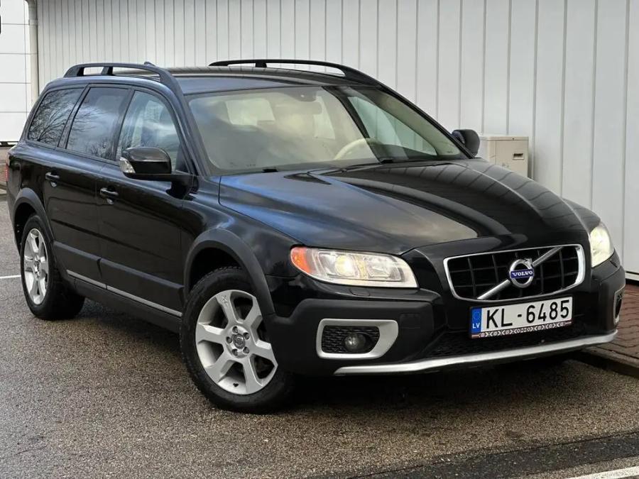 Black Volvo XC70 2011 in Riga, with an engine capacity of 2.40 L and mileage of 359 thousand km for 4500 €, photo 1 on AUTOMOTO.COM.LV