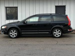 Black Volvo XC70 2011 in Riga, with an engine capacity of 2.40 L and mileage of 359 thousand km for 4500 €, photo 3 on AUTOMOTO.COM.LV