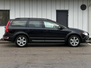 Black Volvo XC70 2011 in Riga, with an engine capacity of 2.40 L and mileage of 359 thousand km for 4500 €, photo 6 on AUTOMOTO.COM.LV