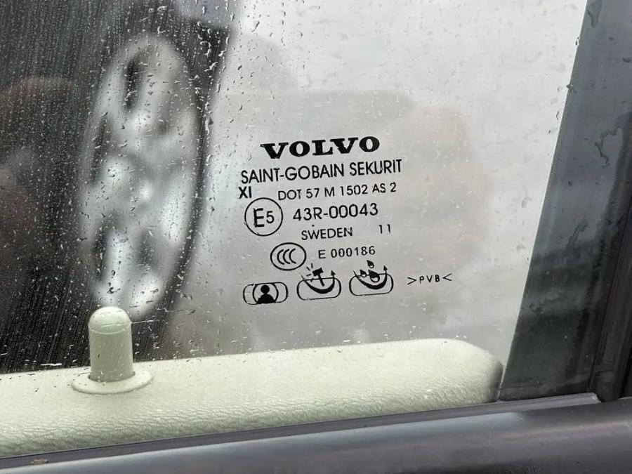 Black Volvo XC70 2011 in Riga, with an engine capacity of 2.40 L and mileage of 359 thousand km for 4500 €, photo 14 on AUTOMOTO.COM.LV