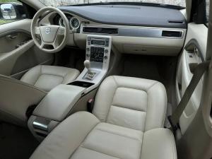 Black Volvo XC70 2011 in Riga, with an engine capacity of 2.40 L and mileage of 359 thousand km for 4500 €, photo 17 on AUTOMOTO.COM.LV