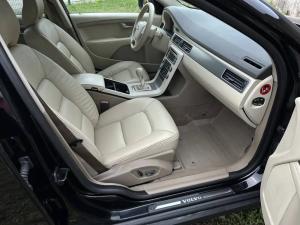 Black Volvo XC70 2011 in Riga, with an engine capacity of 2.40 L and mileage of 359 thousand km for 4500 €, photo 19 on AUTOMOTO.COM.LV