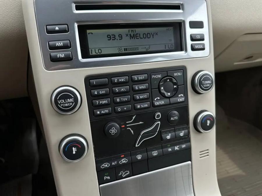 Black Volvo XC70 2011 in Riga, with an engine capacity of 2.40 L and mileage of 359 thousand km for 4500 €, photo 23 on AUTOMOTO.COM.LV