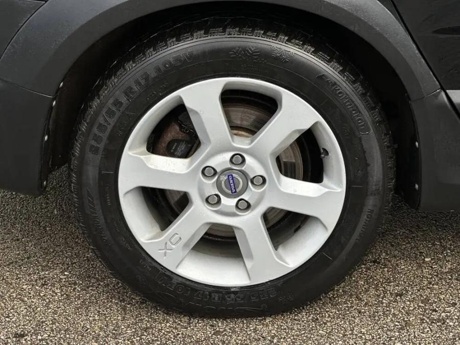 Black Volvo XC70 2011 in Riga, with an engine capacity of 2.40 L and mileage of 359 thousand km for 4500 €, photo 35 on AUTOMOTO.COM.LV