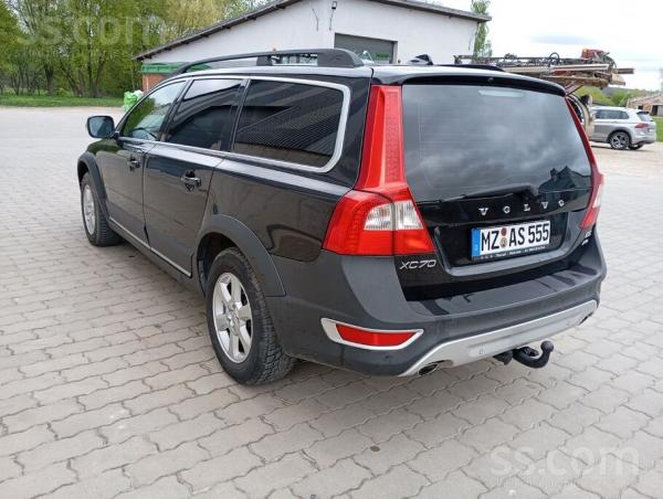 Melns Volvo XC70 2011 Bauska, ar dzinēja tilpumu 2.40 L un nobraukumu 232 tūkst. km par 7500 €, foto 4 vietnē AUTOMOTO.COM.LV