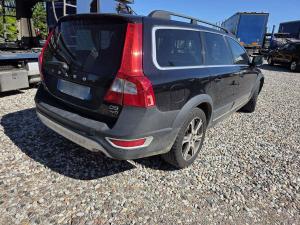 Black Volvo XC70 2013 in Taurage, with an engine capacity of 2.40 L and mileage of 290 thousand km for 7700 €, photo 5 on AUTOMOTO.COM.LV