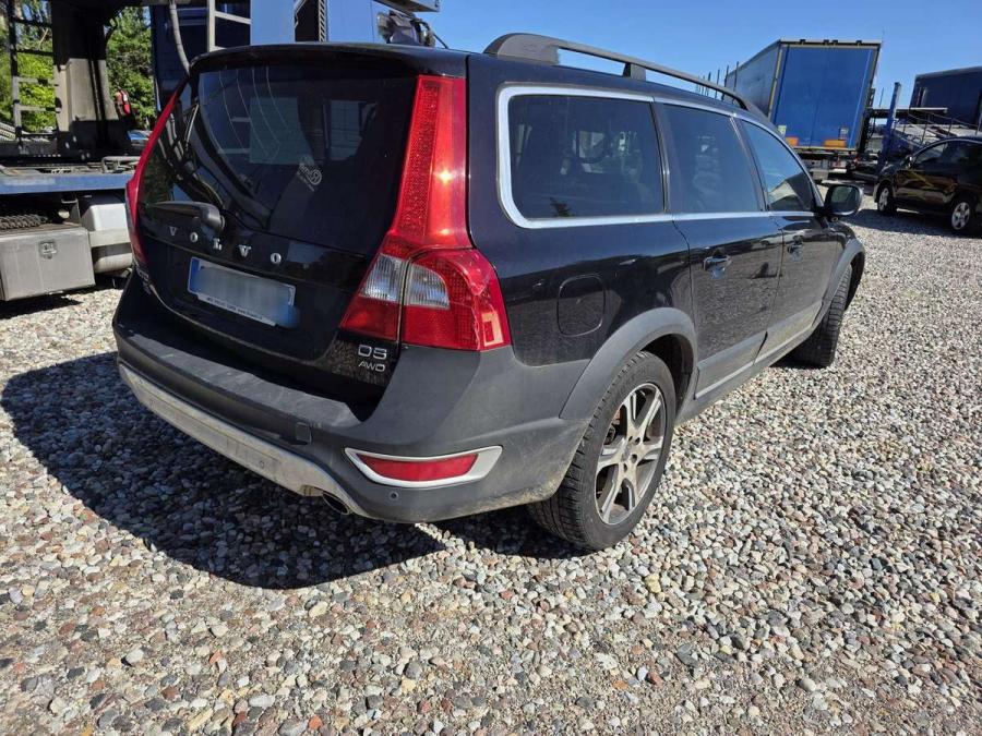 Black Volvo XC70 2013 in Taurage, with an engine capacity of 2.40 L and mileage of 290 thousand km for 7700 €, photo 5 on AUTOMOTO.COM.LV
