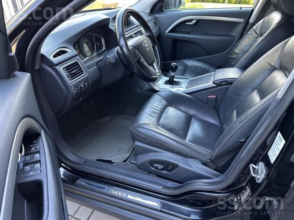 Melns Volvo XC70 2014 Rīga, ar dzinēja tilpumu 2.40 L un nobraukumu 412 tūkst. km par 8400 €, foto 10 vietnē AUTOMOTO.COM.LV