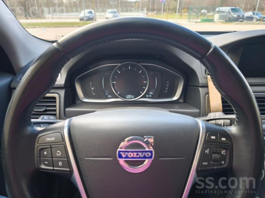 Black Volvo XC70 2014 in Riga, with an engine capacity of 2.40 L and mileage of 406 thousand km for 9900 €, photo 3 on AUTOMOTO.COM.LV