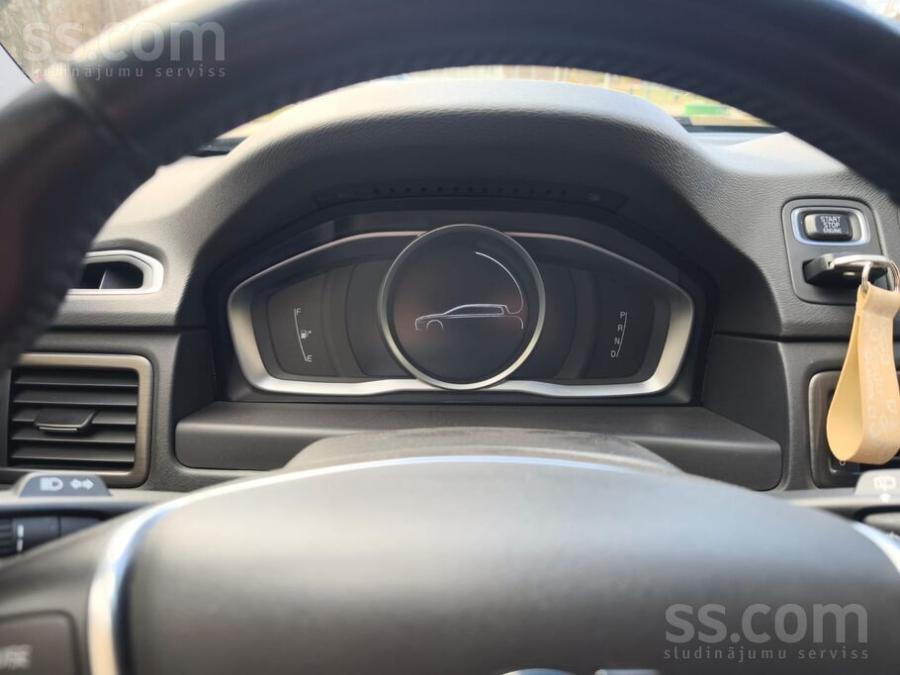 Black Volvo XC70 2014 in Riga, with an engine capacity of 2.40 L and mileage of 406 thousand km for 9900 €, photo 5 on AUTOMOTO.COM.LV