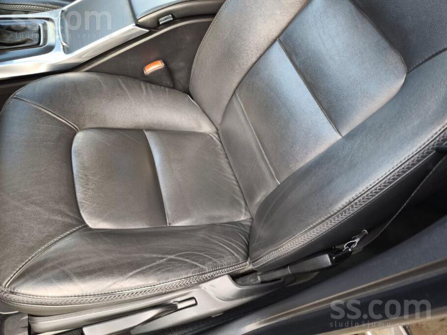 Black Volvo XC70 2014 in Riga, with an engine capacity of 2.40 L and mileage of 406 thousand km for 9900 €, photo 8 on AUTOMOTO.COM.LV