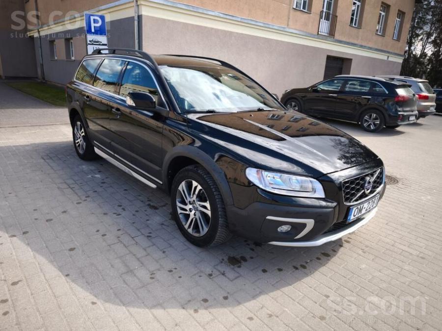 Black Volvo XC70 2014 in Riga, with an engine capacity of 2.40 L and mileage of 406 thousand km for 9900 €, photo 22 on AUTOMOTO.COM.LV