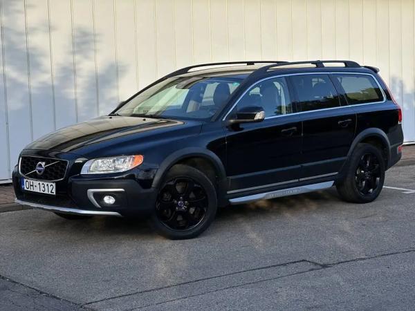 Black Volvo XC70 2014 in Riga, with an engine capacity of 2.40 L and mileage of 242 thousand km for 12800 €, photo 1 on AUTOMOTO.COM.LV