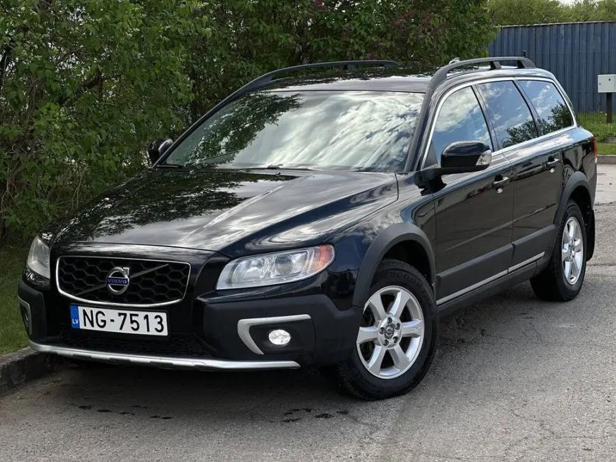 Black Volvo XC70 2014 in Riga, with an engine capacity of 2.40 L and mileage of 412 thousand km for 7990 €, photo 5 on AUTOMOTO.COM.LV