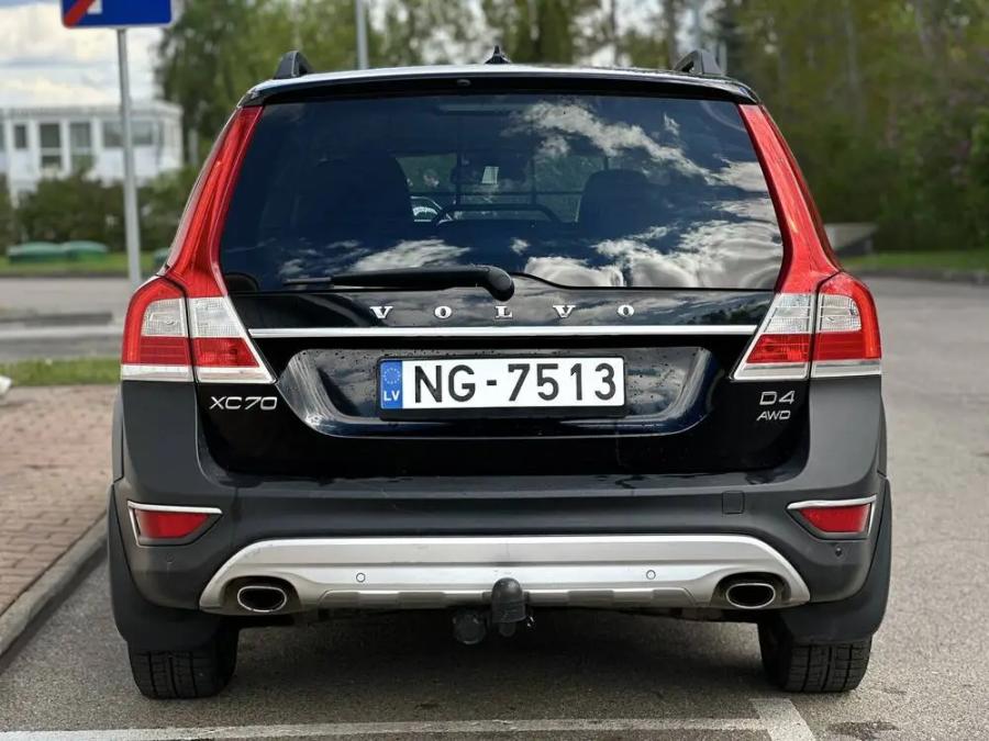 Black Volvo XC70 2014 in Riga, with an engine capacity of 2.40 L and mileage of 412 thousand km for 7990 €, photo 31 on AUTOMOTO.COM.LV