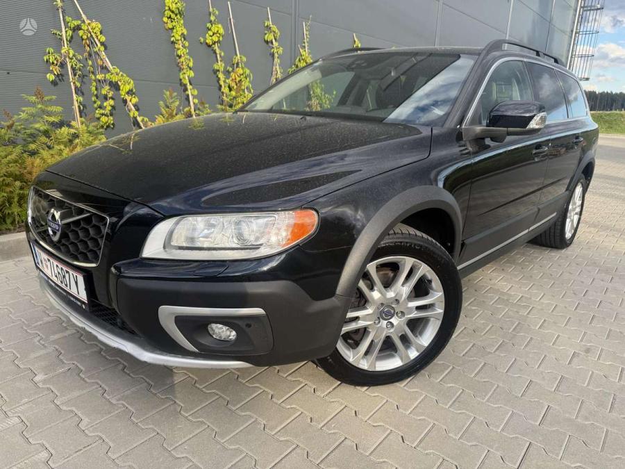 Black Volvo XC70 2014 in Vilnius, with an engine capacity of 2.40 L and mileage of 253 thousand km for 14000 €, photo 3 on AUTOMOTO.COM.LV