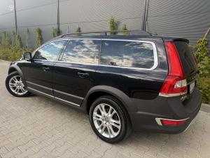 Black Volvo XC70 2014 in Vilnius, with an engine capacity of 2.40 L and mileage of 253 thousand km for 14000 €, photo 4 on AUTOMOTO.COM.LV