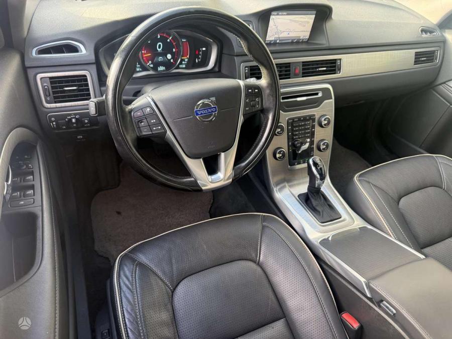 Black Volvo XC70 2014 in Vilnius, with an engine capacity of 2.40 L and mileage of 253 thousand km for 14000 €, photo 15 on AUTOMOTO.COM.LV
