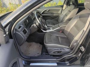 Black Volvo XC70 2014 in Vilnius, with an engine capacity of 2.40 L and mileage of 253 thousand km for 14000 €, photo 17 on AUTOMOTO.COM.LV