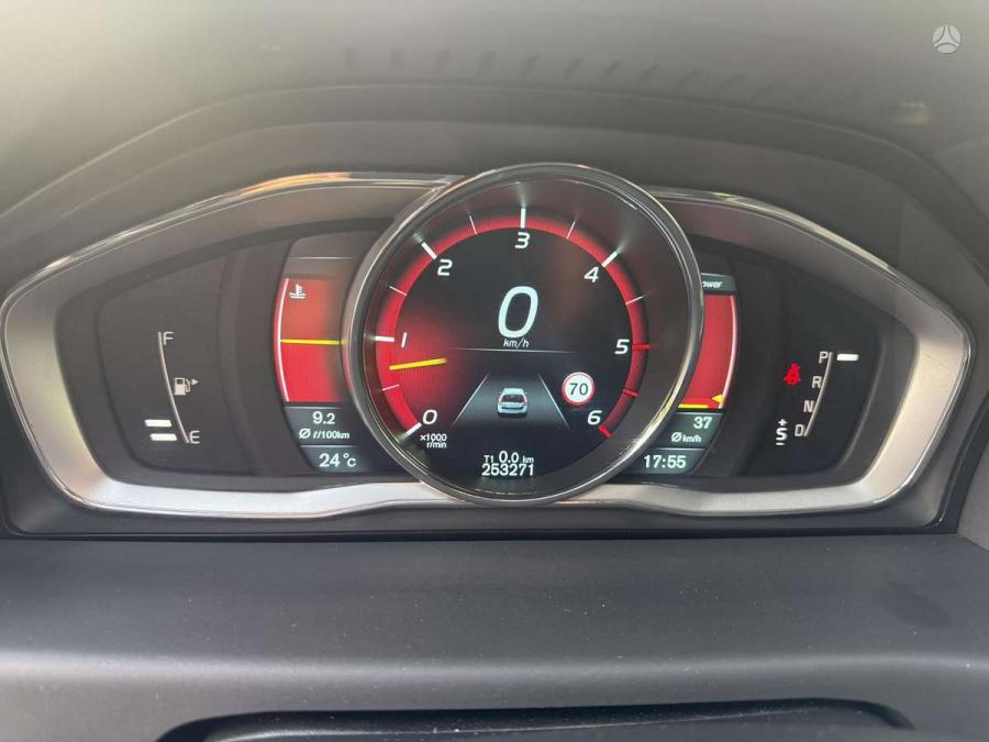 Black Volvo XC70 2014 in Vilnius, with an engine capacity of 2.40 L and mileage of 253 thousand km for 14000 €, photo 20 on AUTOMOTO.COM.LV