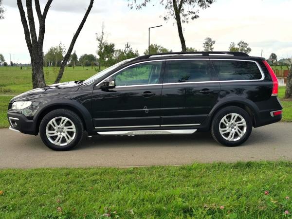 Volvo XC70 2014 in Ukmerge on AUTOMOTO.COM.LV Black Volvo XC70 2014 in Ukmerge, with an engine capacity of 2.00 L and mileage of 280 thousand km for 10400 €, photo 4 on AUTOMOTO.COM.LV