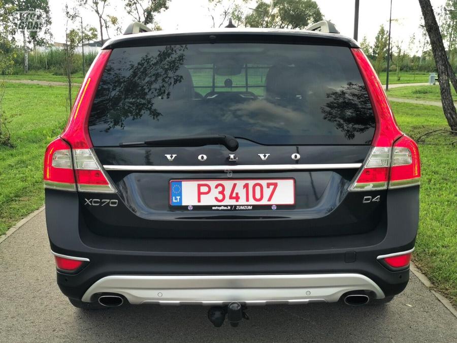 Black Volvo XC70 2014 in Ukmerge, with an engine capacity of 2.00 L and mileage of 280 thousand km for 10400 €, photo 6 on AUTOMOTO.COM.LV
