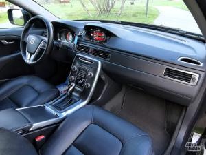 Black Volvo XC70 2014 in Ukmerge, with an engine capacity of 2.00 L and mileage of 280 thousand km for 10400 €, photo 13 on AUTOMOTO.COM.LV