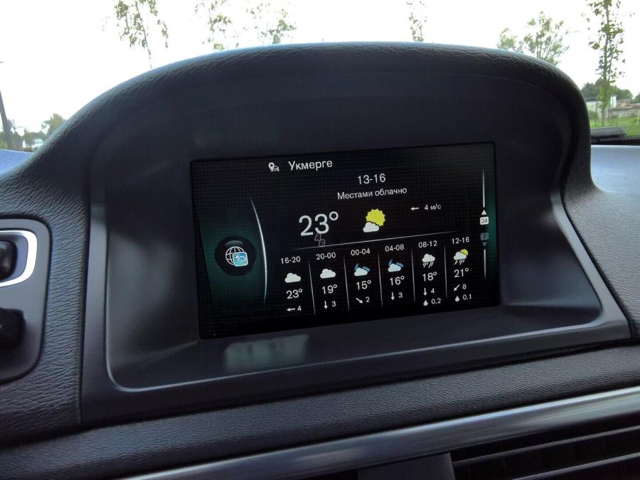 Black Volvo XC70 2014 in Ukmerge, with an engine capacity of 2.00 L and mileage of 280 thousand km for 10400 €, photo 21 on AUTOMOTO.COM.LV