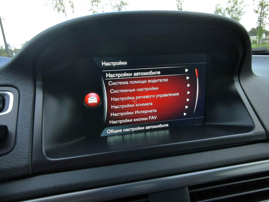 Black Volvo XC70 2014 in Ukmerge, with an engine capacity of 2.00 L and mileage of 280 thousand km for 10400 €, photo 25 on AUTOMOTO.COM.LV