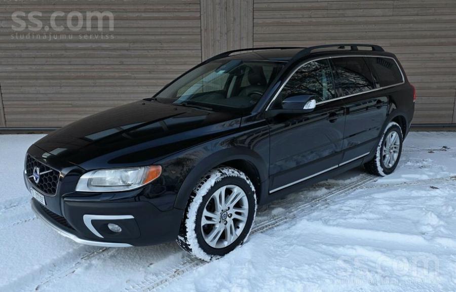 Black Volvo XC70 2015 in Jelgava, with an engine capacity of 2.40 L and mileage of 238 thousand km for 11650 €, photo 1 on AUTOMOTO.COM.LV