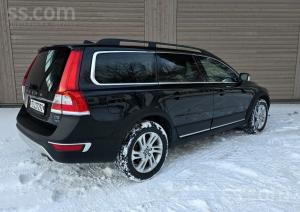 Black Volvo XC70 2015 in Jelgava, with an engine capacity of 2.40 L and mileage of 238 thousand km for 11650 €, photo 3 on AUTOMOTO.COM.LV