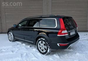 Black Volvo XC70 2015 in Jelgava, with an engine capacity of 2.40 L and mileage of 238 thousand km for 11650 €, photo 4 on AUTOMOTO.COM.LV