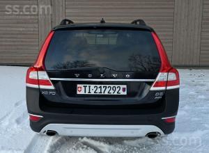 Black Volvo XC70 2015 in Jelgava, with an engine capacity of 2.40 L and mileage of 238 thousand km for 11650 €, photo 6 on AUTOMOTO.COM.LV