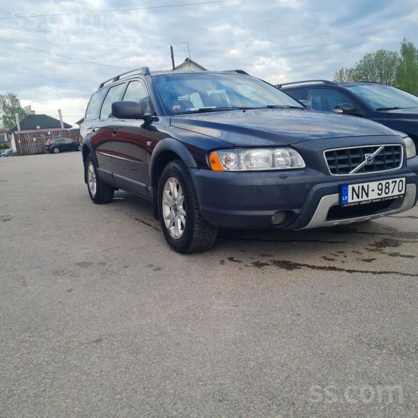 Melns Volvo XC70 2006 Rēzekne, ar dzinēja tilpumu 2.40 L un nobraukumu 370 tūkst. km par 3000 €, foto 3 vietnē AUTOMOTO.COM.LV
