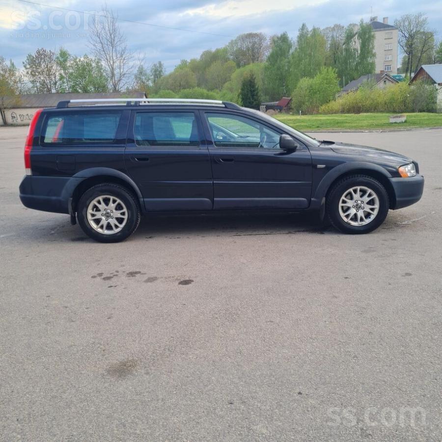 Melns Volvo XC70 2006 Rēzekne, ar dzinēja tilpumu 2.40 L un nobraukumu 370 tūkst. km par 3000 €, foto 4 vietnē AUTOMOTO.COM.LV
