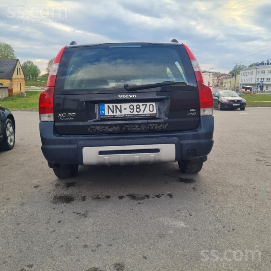 Melns Volvo XC70 2006 Rēzekne, ar dzinēja tilpumu 2.40 L un nobraukumu 370 tūkst. km par 3000 €, foto 5 vietnē AUTOMOTO.COM.LV
