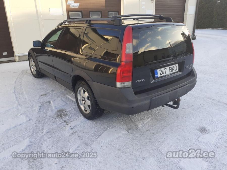 Melns Volvo XC70 2001 Veru, ar dzinēja tilpumu 2.40 L un nobraukumu 397 tūkst. km par 2000 €, foto 4 vietnē AUTOMOTO.COM.LV