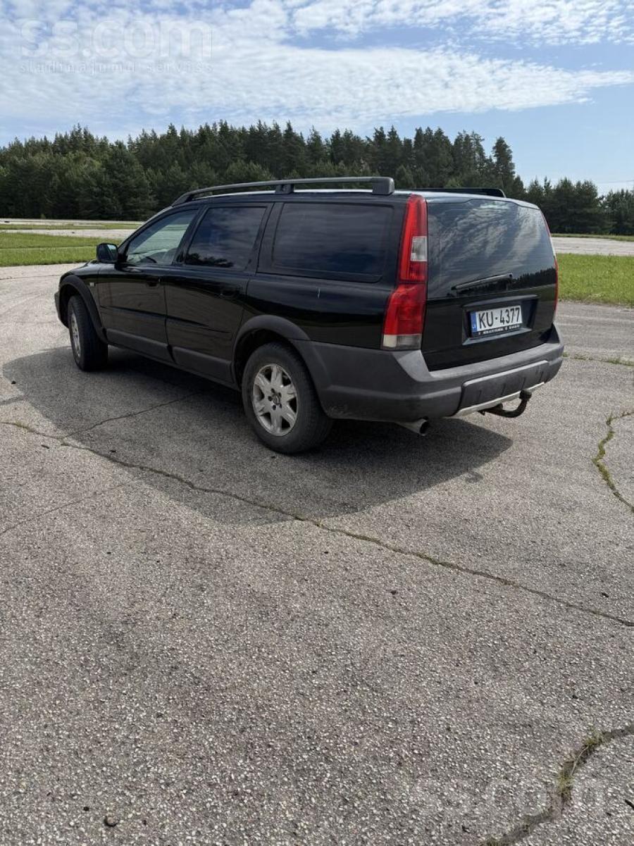 Black Volvo XC70 2002 in Tukums, with an engine capacity of 2.40 L and mileage of 461 thousand km for 2200 €, photo 2 on AUTOMOTO.COM.LV