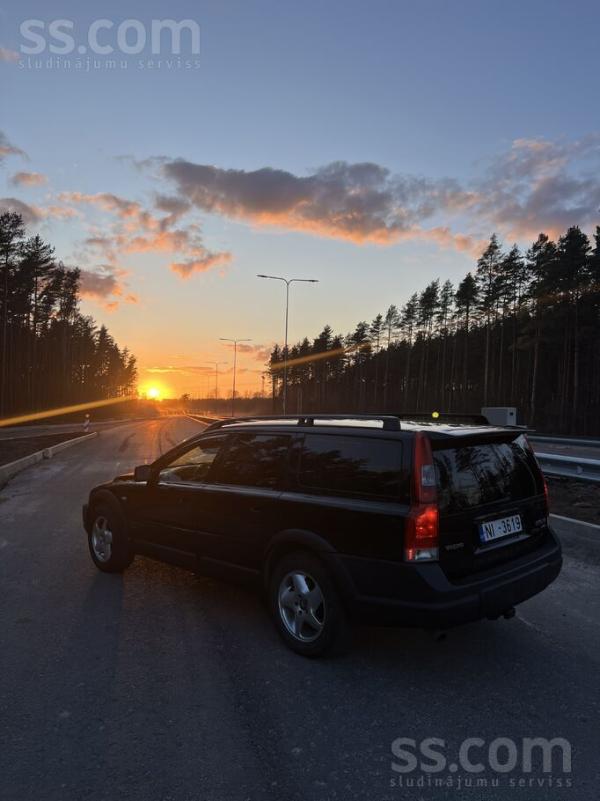 Black Volvo XC70 2002 in Riga, with an engine capacity of 2.50 L and mileage of 366 thousand km for 2250 €, photo 7 on AUTOMOTO.COM.LV