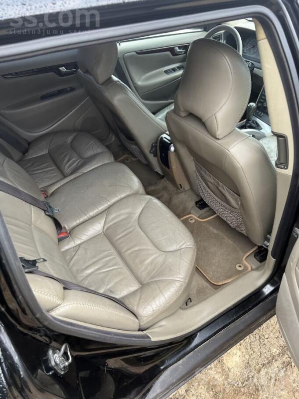 Black Volvo XC70 2002 in Riga, with an engine capacity of 2.50 L and mileage of 366 thousand km for 2250 €, photo 10 on AUTOMOTO.COM.LV