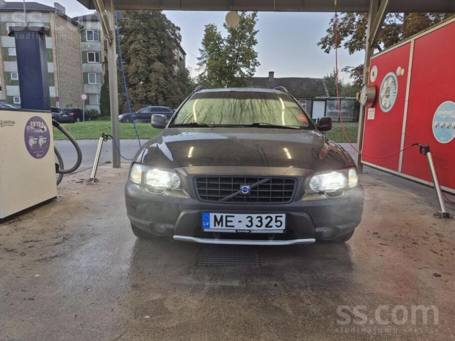 Черный Вольво ХС70 2002 в Айзкраукле, объемом двигателя 2.40 л и пробегом 380 тыс. км за 2600 €, фото 1 на AUTOMOTO.COM.LV