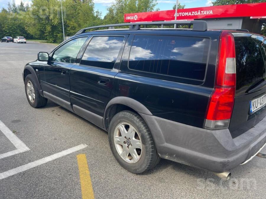Black Volvo XC70 2002 in Riga, with an engine capacity of 2.40 L and mileage of 460 thousand km for 1100 €, photo 4 on AUTOMOTO.COM.LV